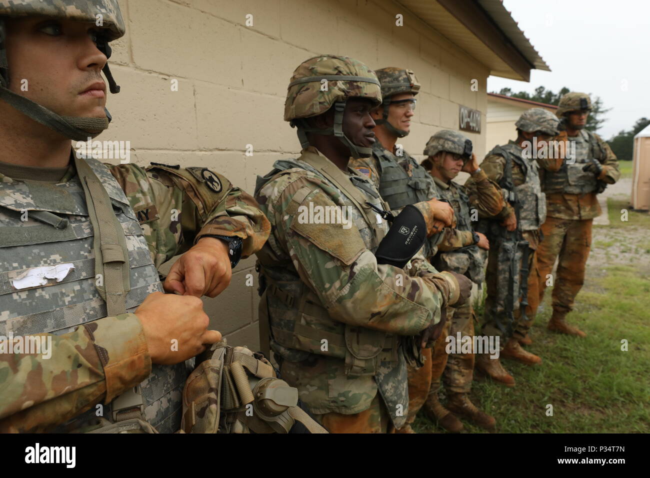 Warriors prepare to compete in the Mark 19 40 mm grenade machine gun ...
