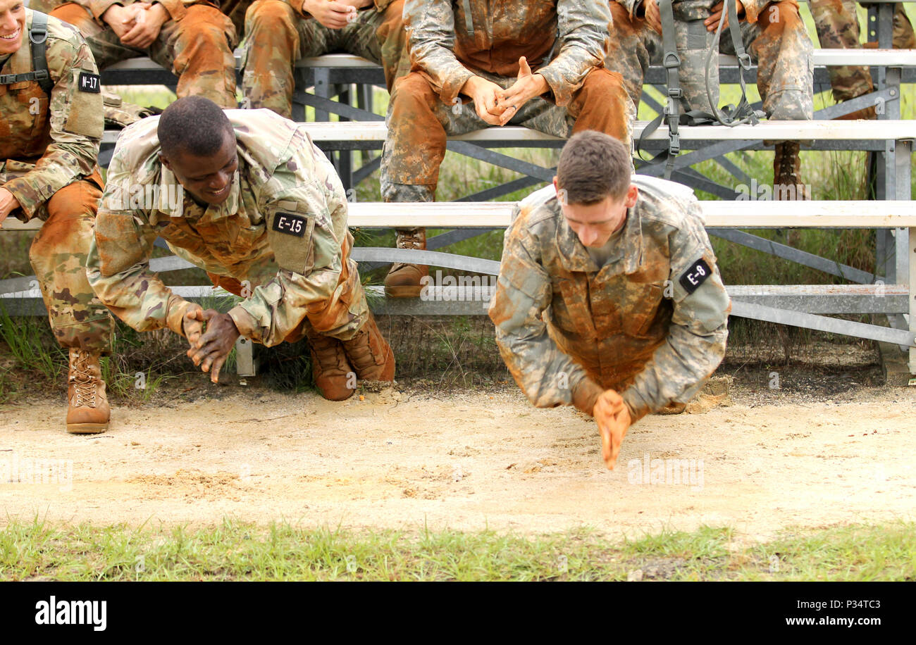 Clapping push ups hi-res stock photography and images - Alamy