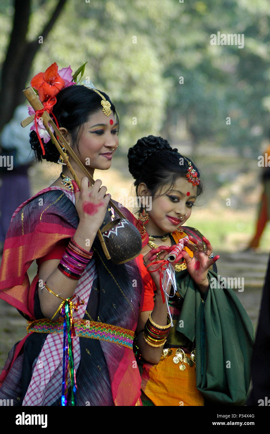 White colour saree hi-res stock photography and images - Alamy