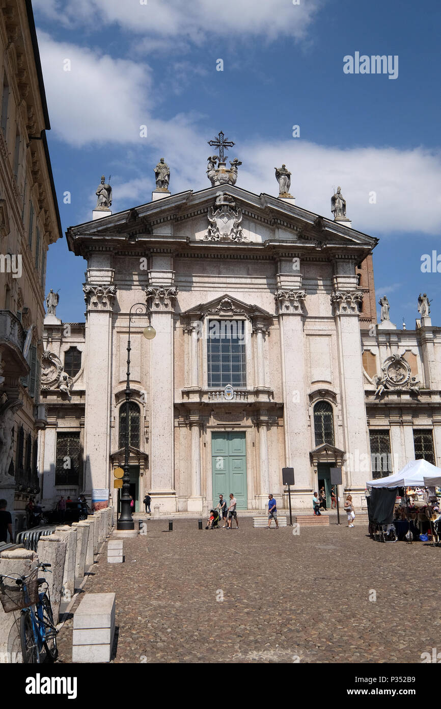 Mantua mantova cathedral church duomo hi-res stock photography and ...