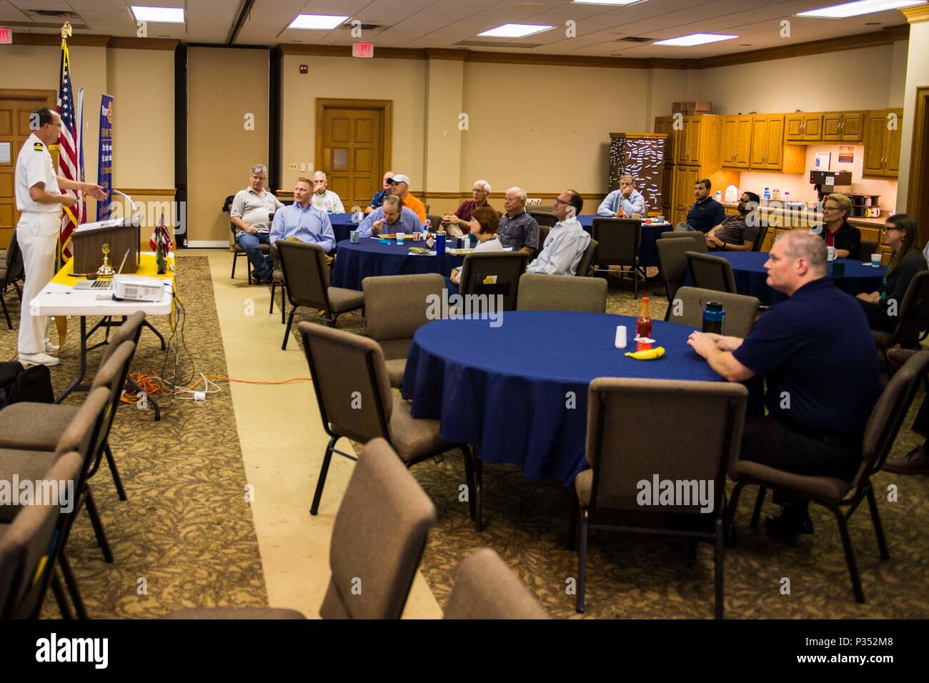 180615-N-SH284-0014 CHATTANOOGA, Tenn. (June 15, 2018) Cmdr. Paul Seitz ...