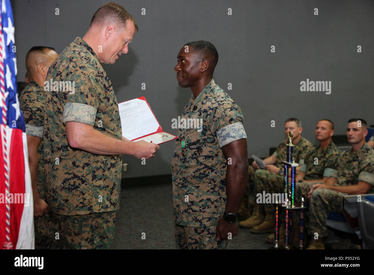 Maj gen mark wise hi-res stock photography and images - Alamy