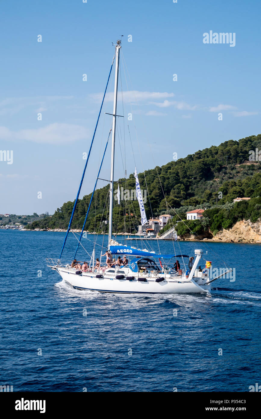 Yacht sailing in the greek islands Stock Photo - Alamy