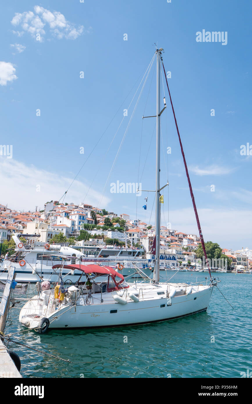 Yacht sailing in the greek islands Stock Photo - Alamy