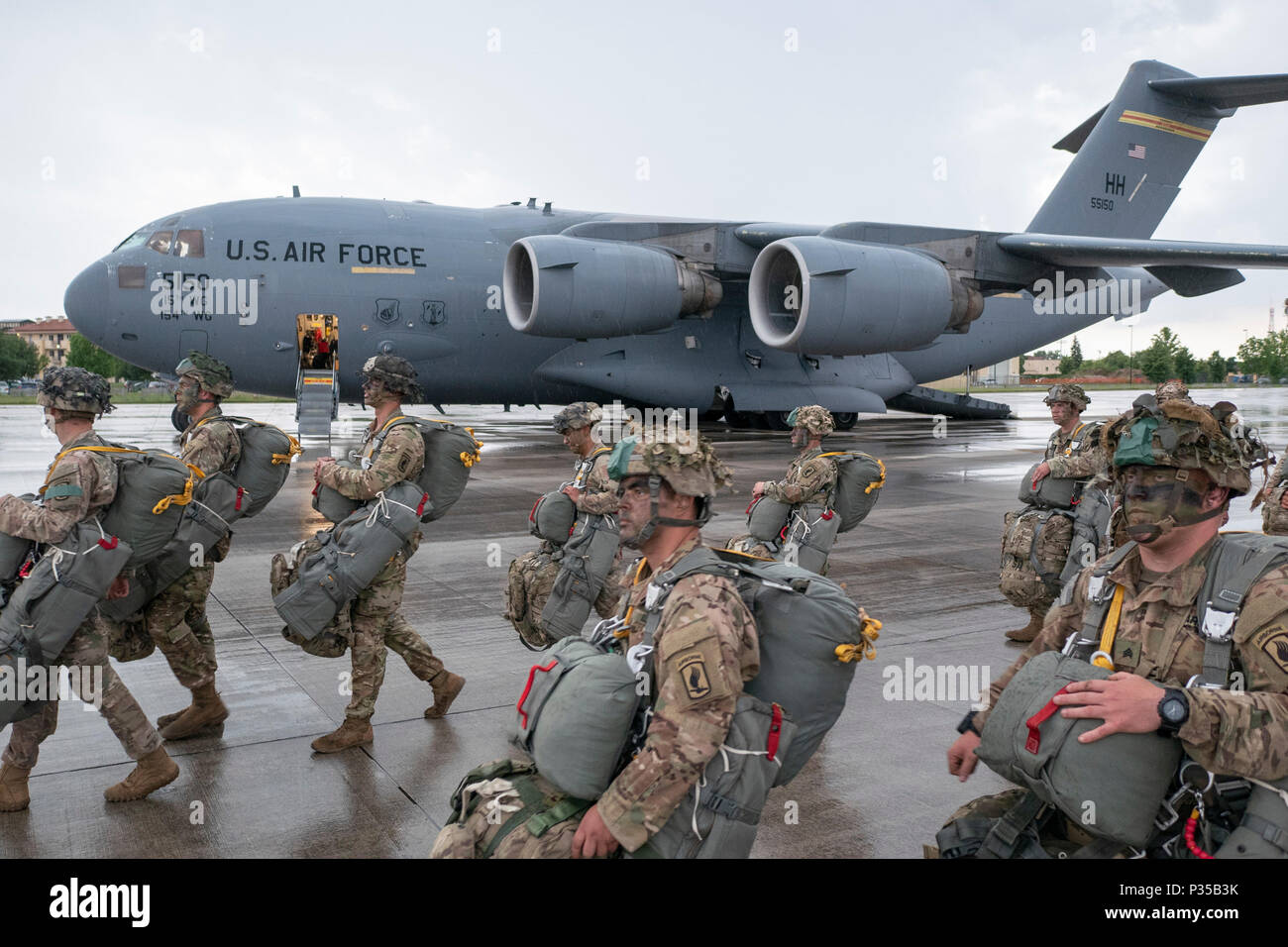 Members of the U.S. Army 1st Battalion, 503rd Infantry Regiment, 173rd ...