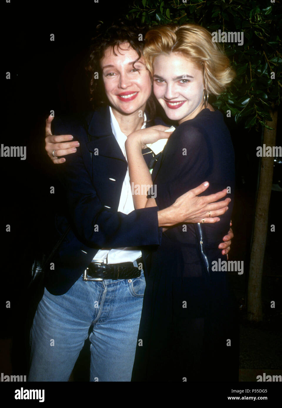 LOS ANGELES, CA - OCTOBER 23: (L-R) Actress Jaid Barrymore and her ...