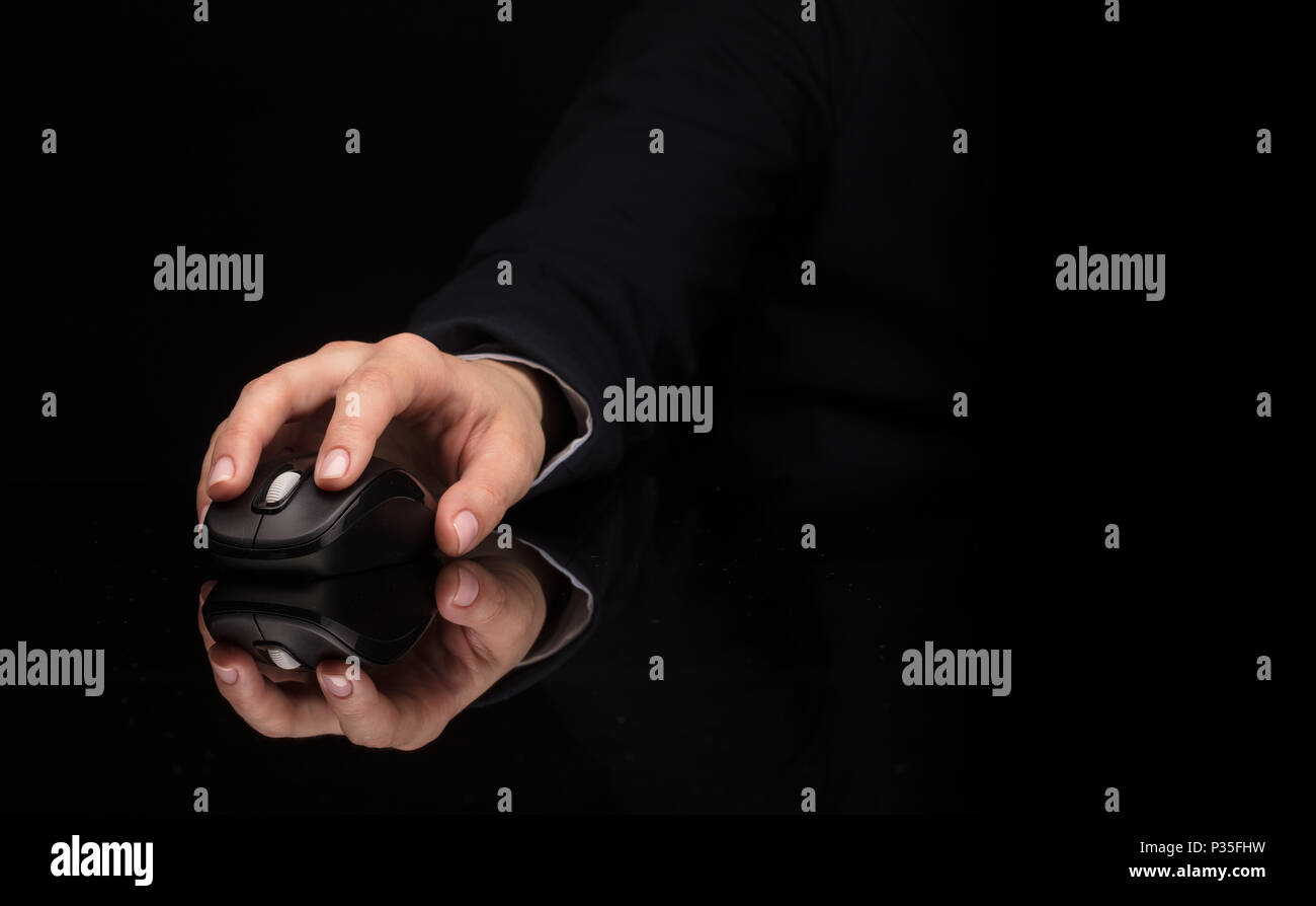 Hand using wireless mouse in a dark environment Stock Photo - Alamy
