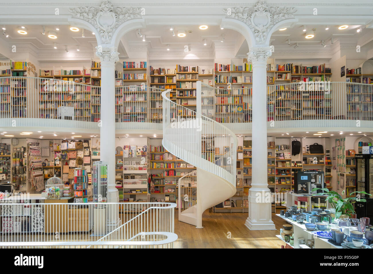 Inside old book shop hi-res stock photography and images - Alamy