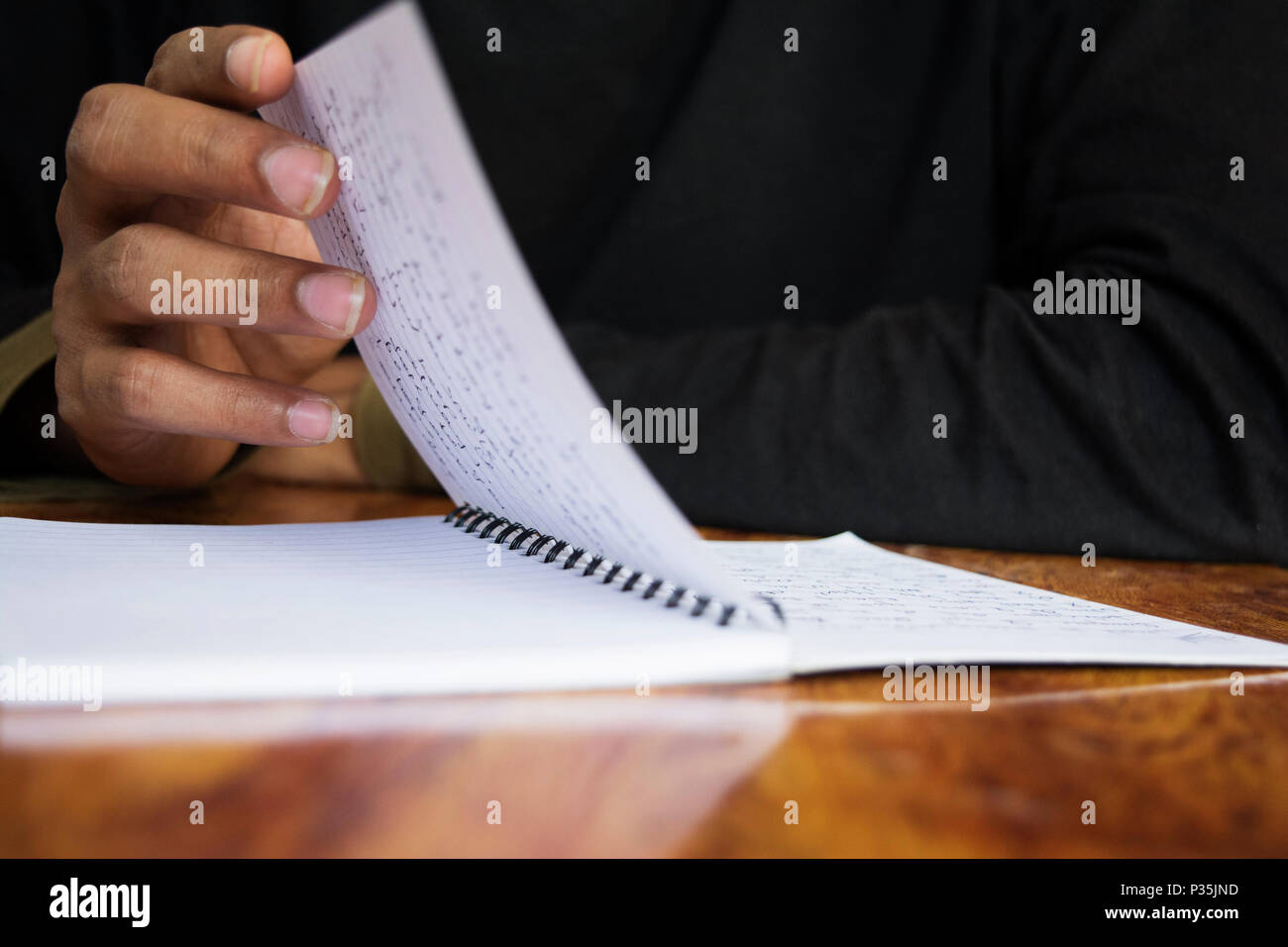 Notice reading hi-res stock photography and images - Alamy