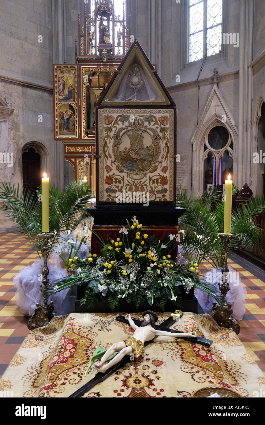 The crucifix in front of God's tomb, was exhibited on Holy Saturday and ...