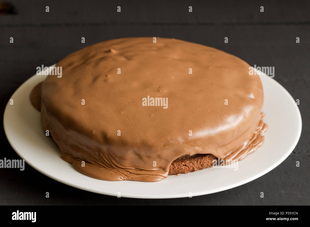Whole cake hi-res stock photography and images - Alamy