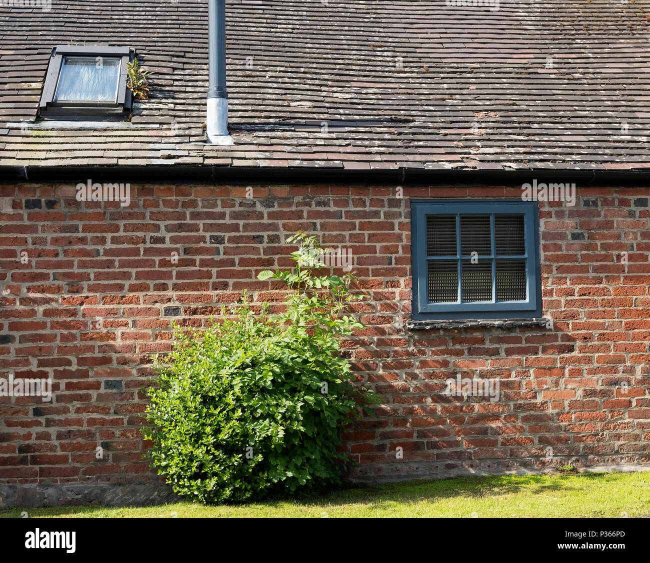 Slate roofed barn hi-res stock photography and images - Alamy