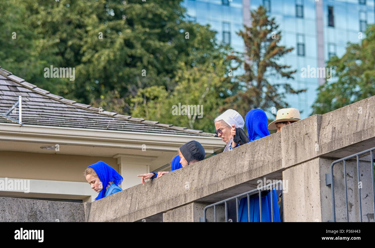 Amish girls hi-res stock photography and images - Alamy