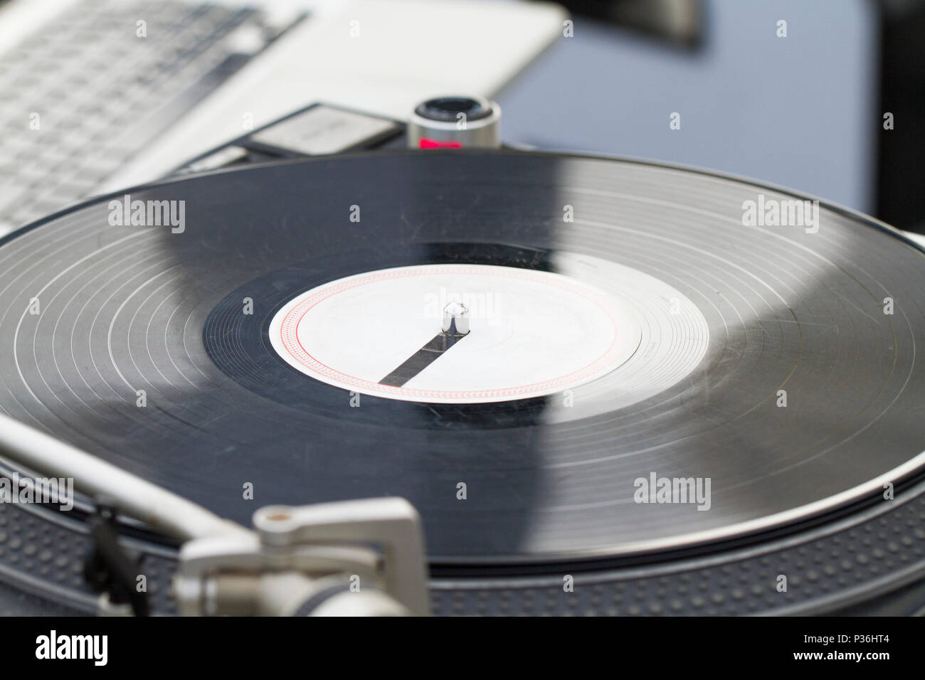Vinyl record spinning hi-res stock photography and images - Alamy