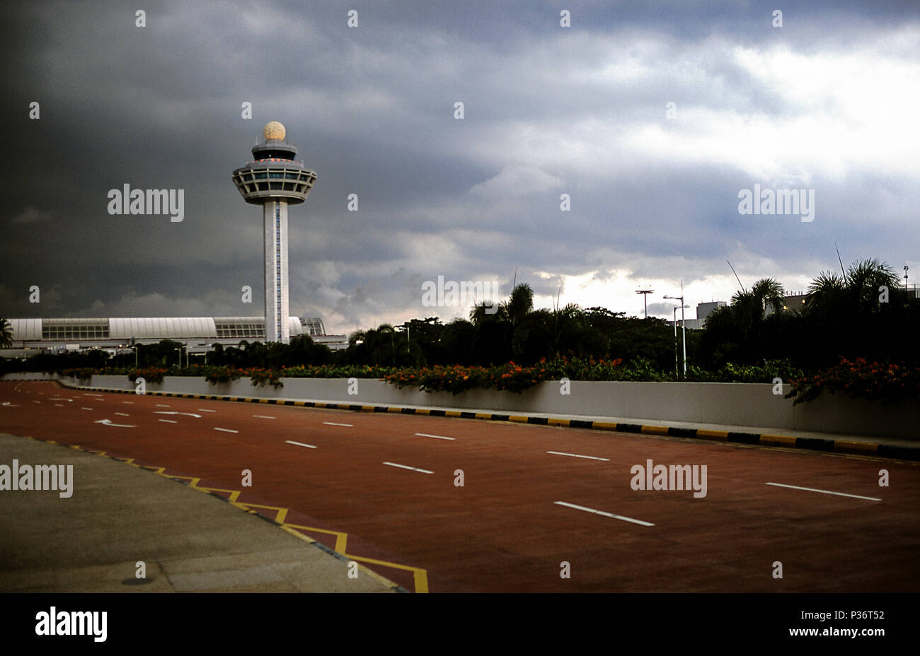Singapore changi airport exterior hi-res stock photography and images ...