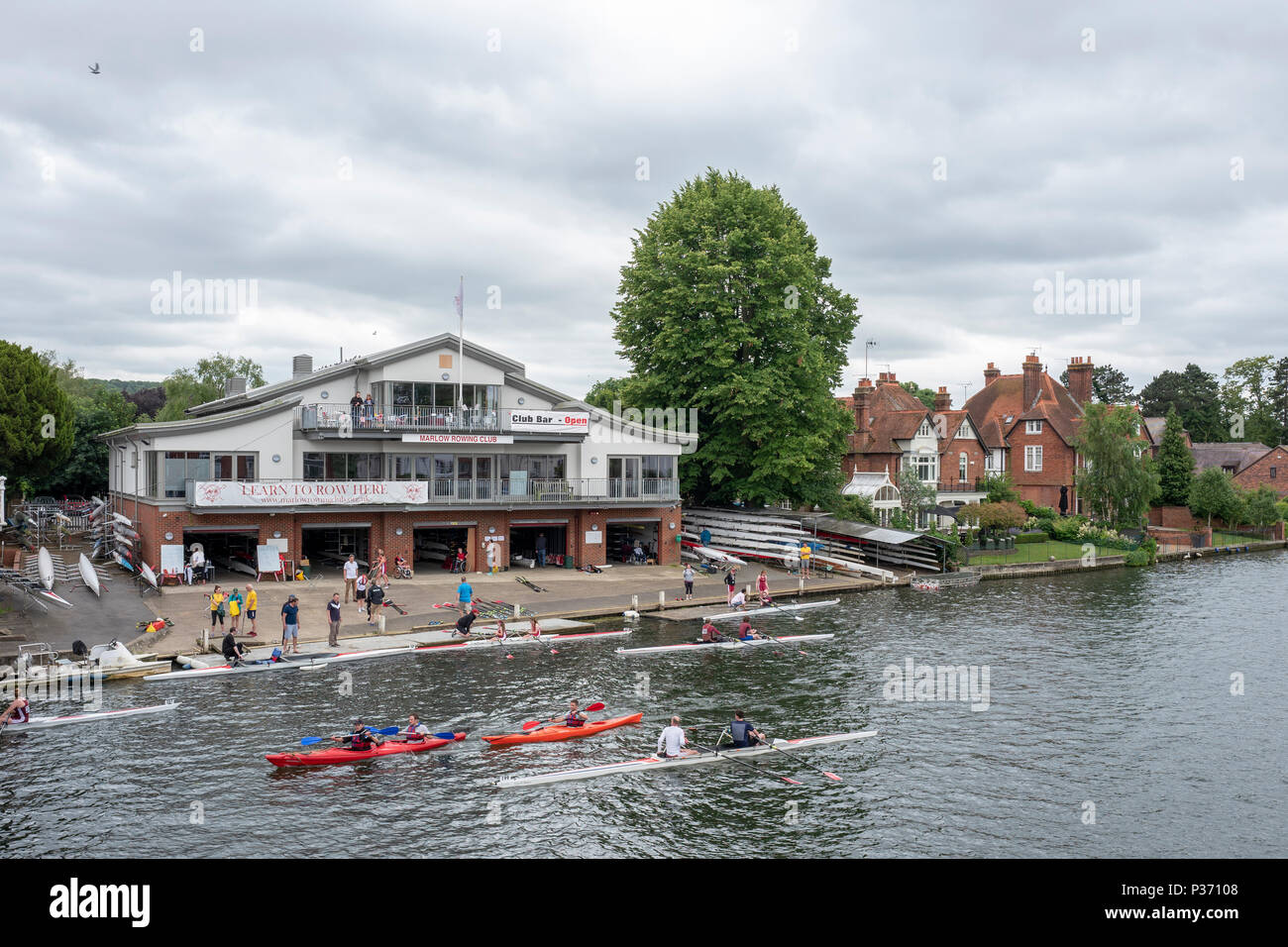 Marlow regatta hi-res stock photography and images - Alamy