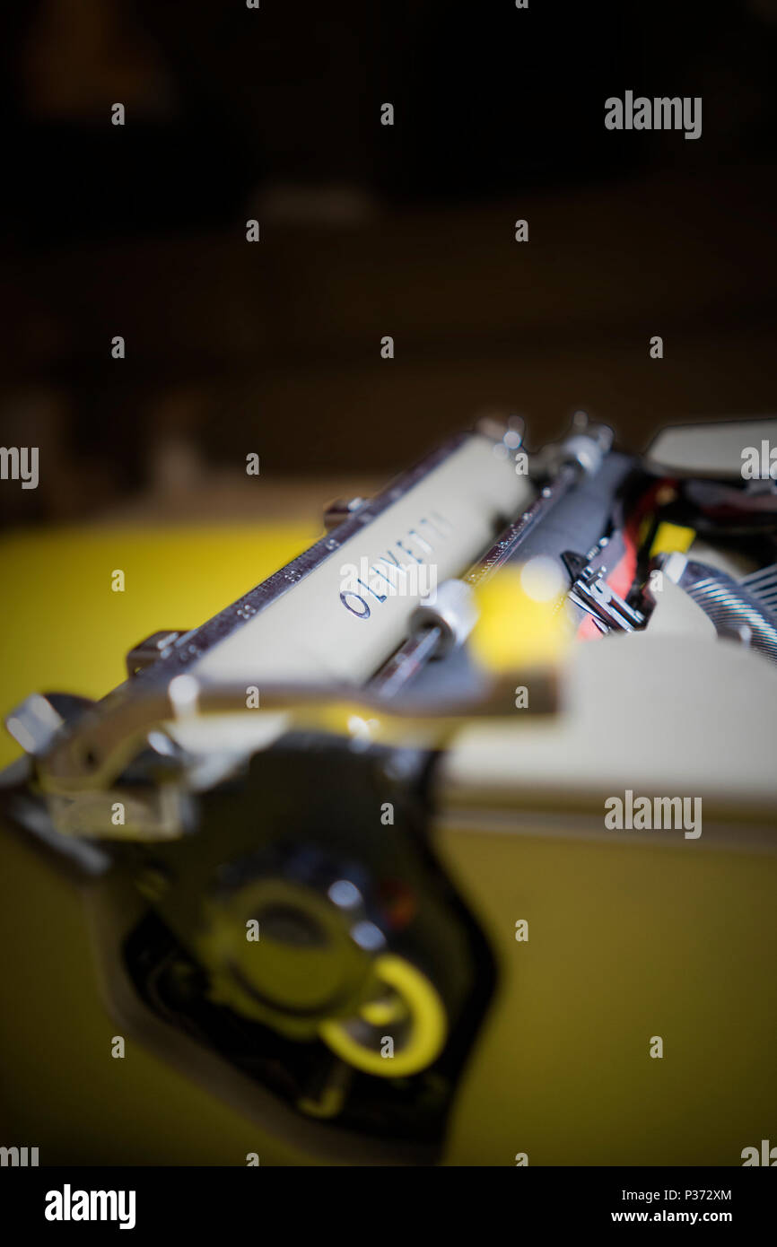 Typewriter analog hi-res stock photography and images - Alamy