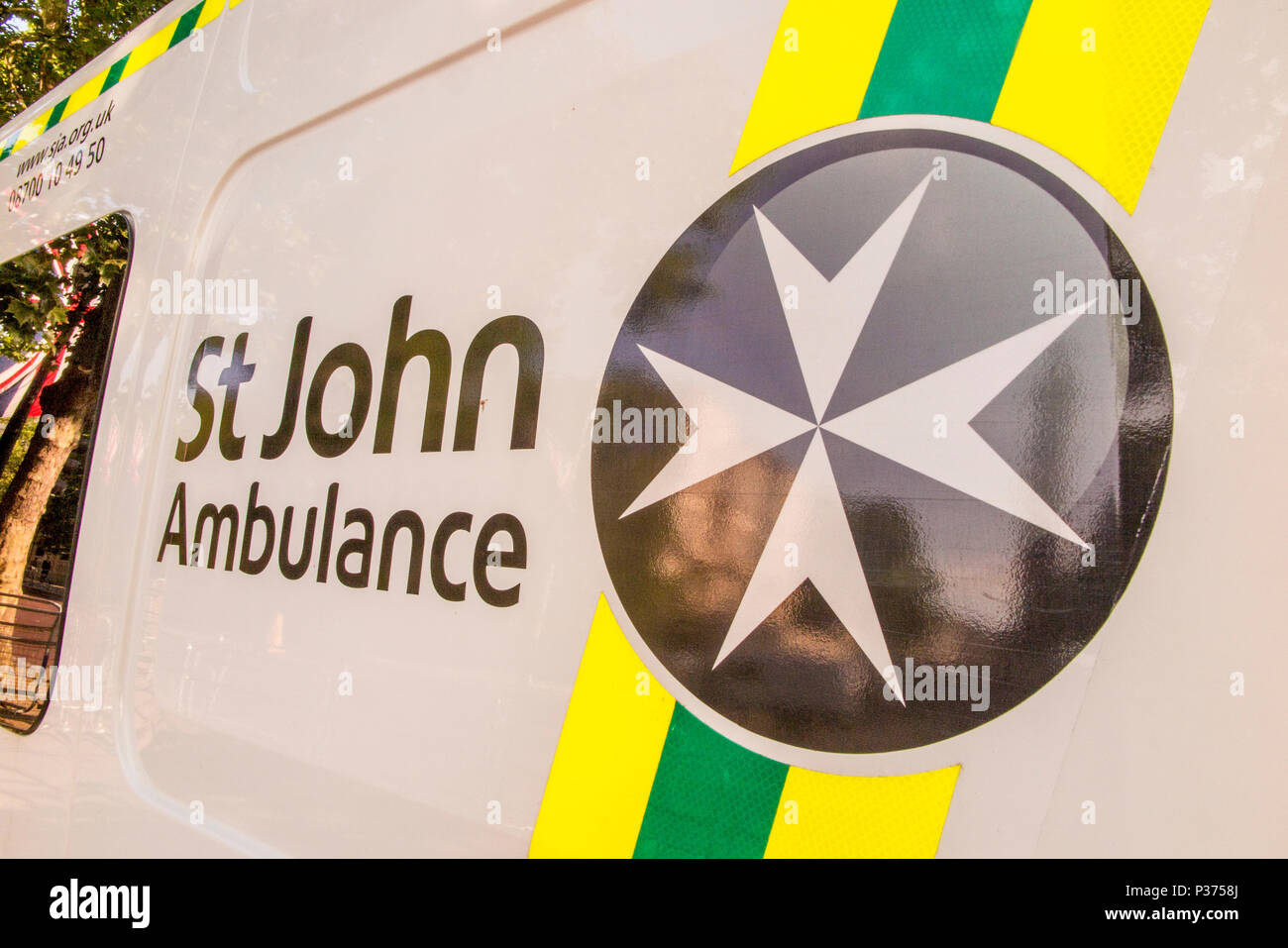 Ambulance logo hi-res stock photography and images - Alamy