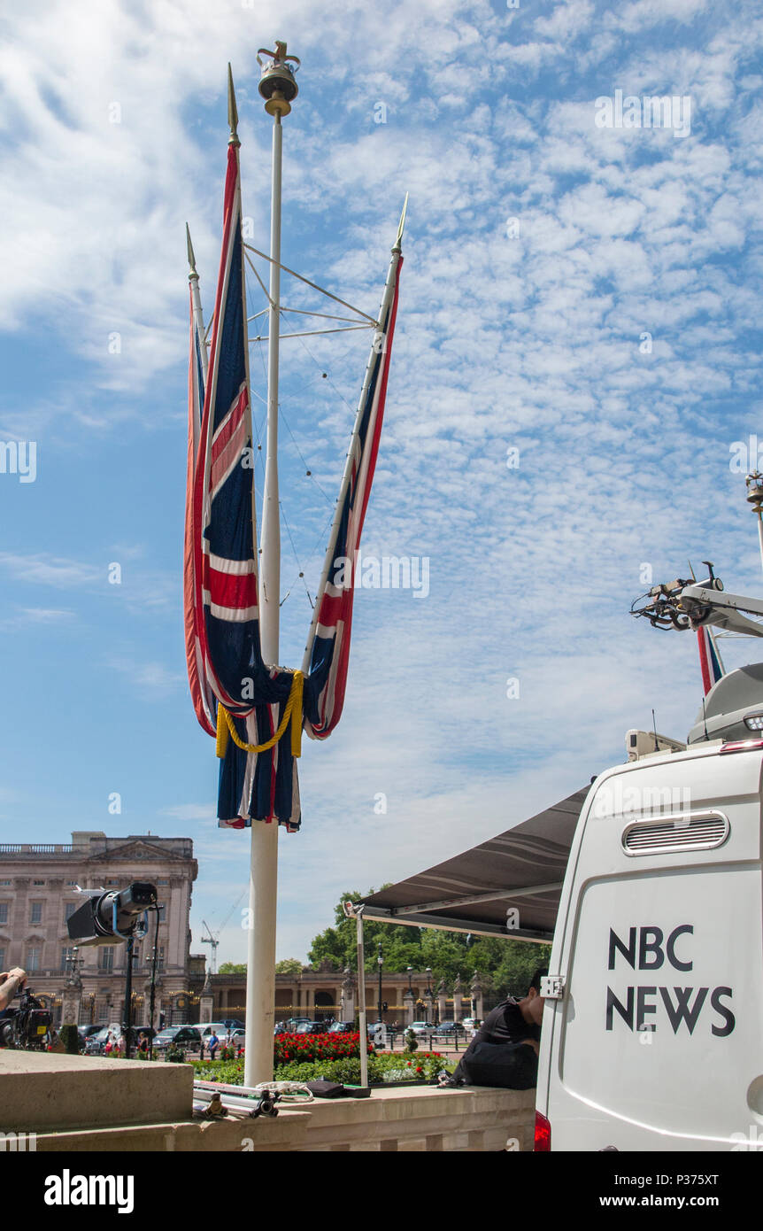 Mobile tv broadcast van hi-res stock photography and images - Alamy