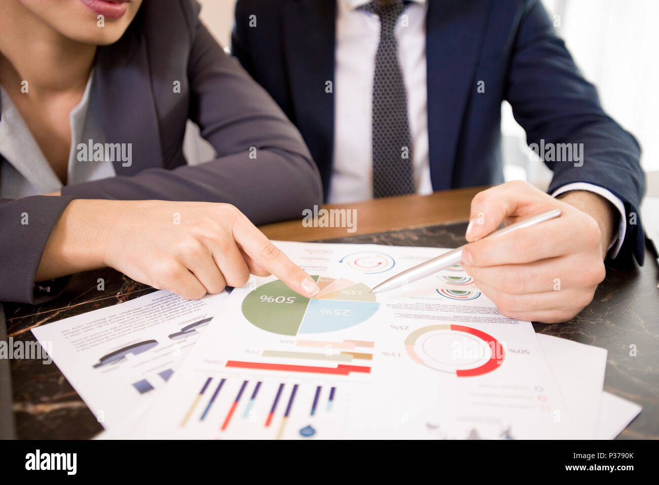 Comparison table data hi-res stock photography and images - Alamy