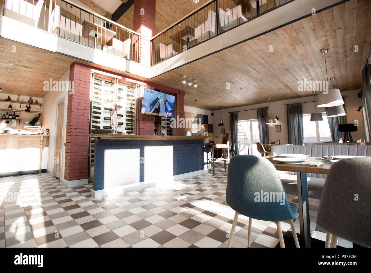 Fashionable restaurant with bar counter Stock Photo - Alamy