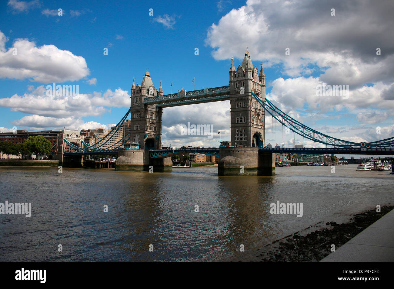 Tower Bridge, Themse, London, England Stock Photo - Alamy