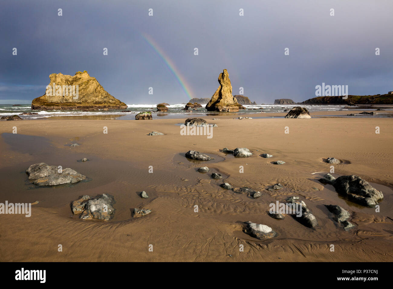 Rainbow rock in oregon hi-res stock photography and images - Alamy