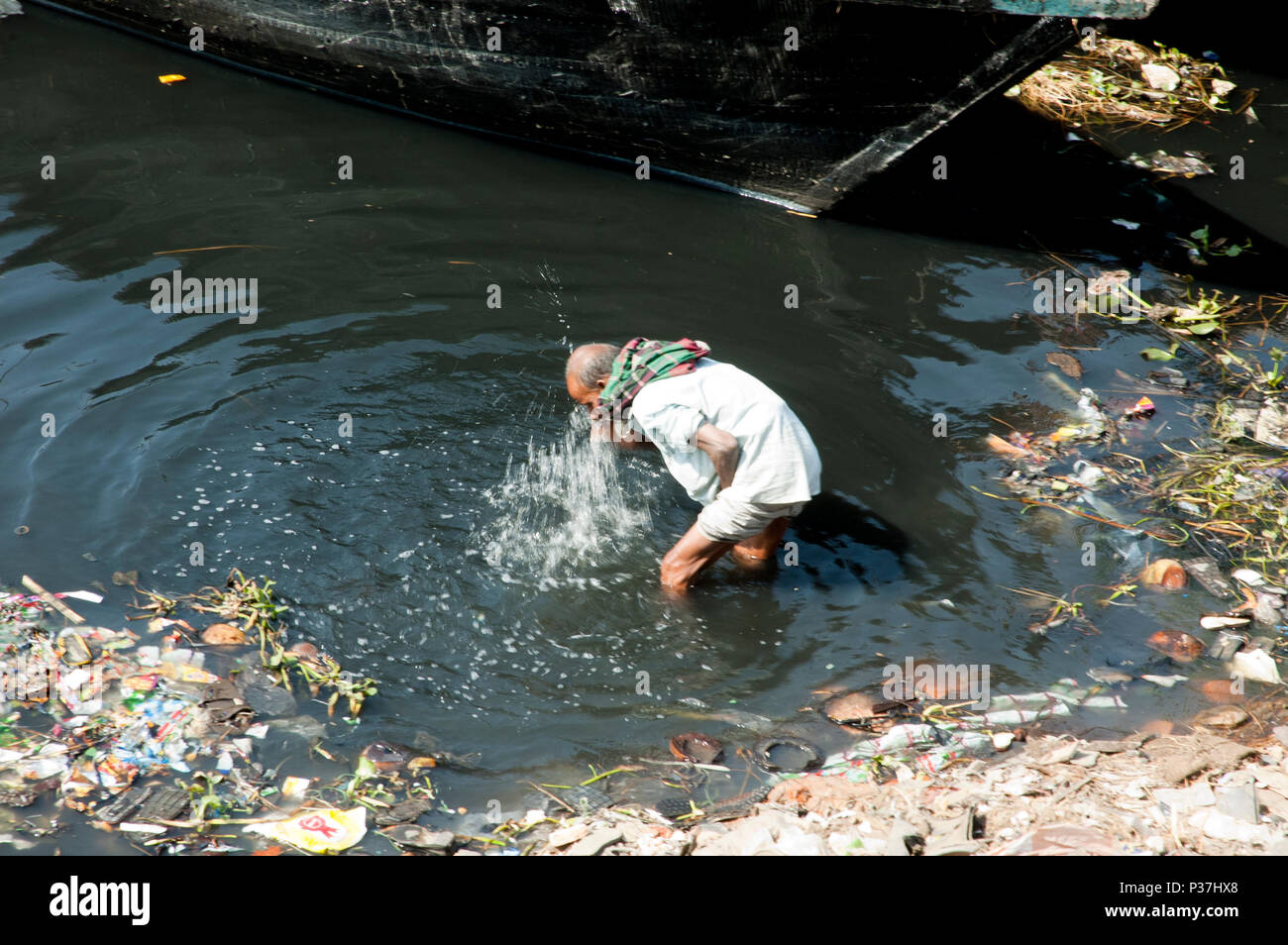 Rubbish and litter in rivers hi-res stock photography and images - Alamy
