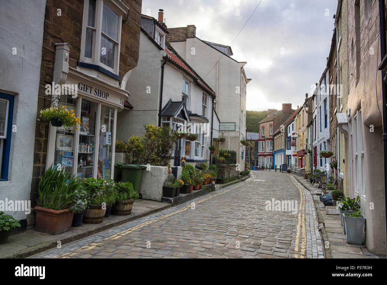 Main street scarborough hi-res stock photography and images - Alamy
