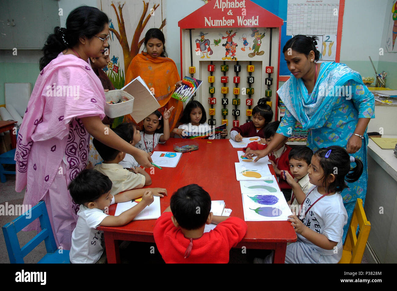 English school children classroom hi-res stock photography and images ...