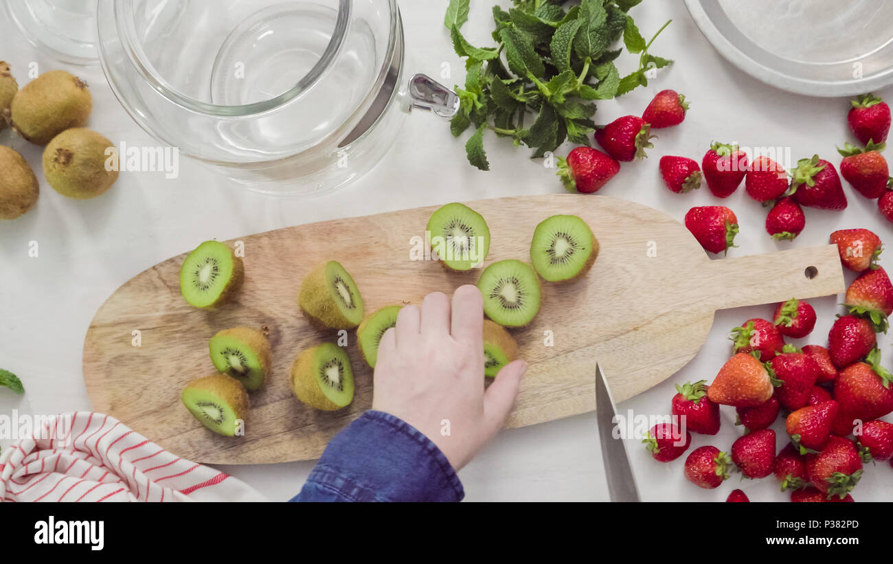 Step by step. Slicing fressh organic fruits for infused water Stock ...