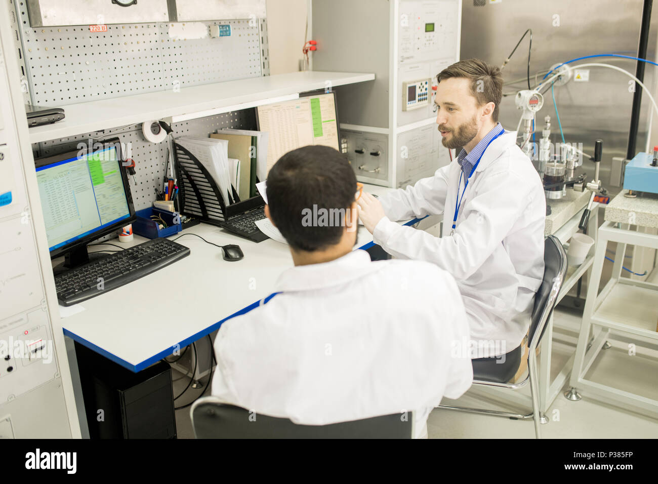 Engineering team in data hi-res stock photography and images - Alamy