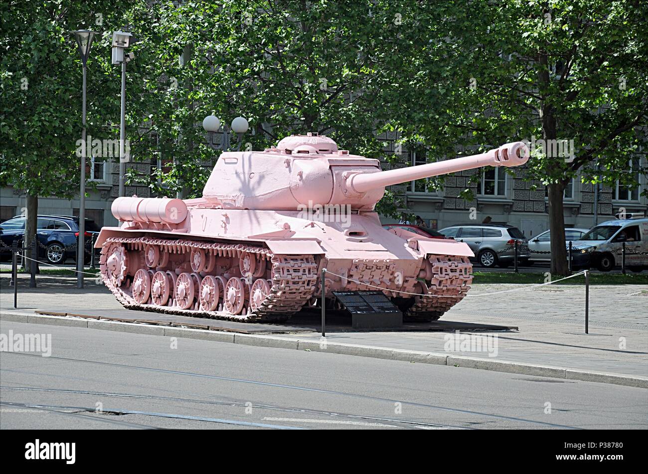 Pink tank hi-res stock photography and images - Alamy
