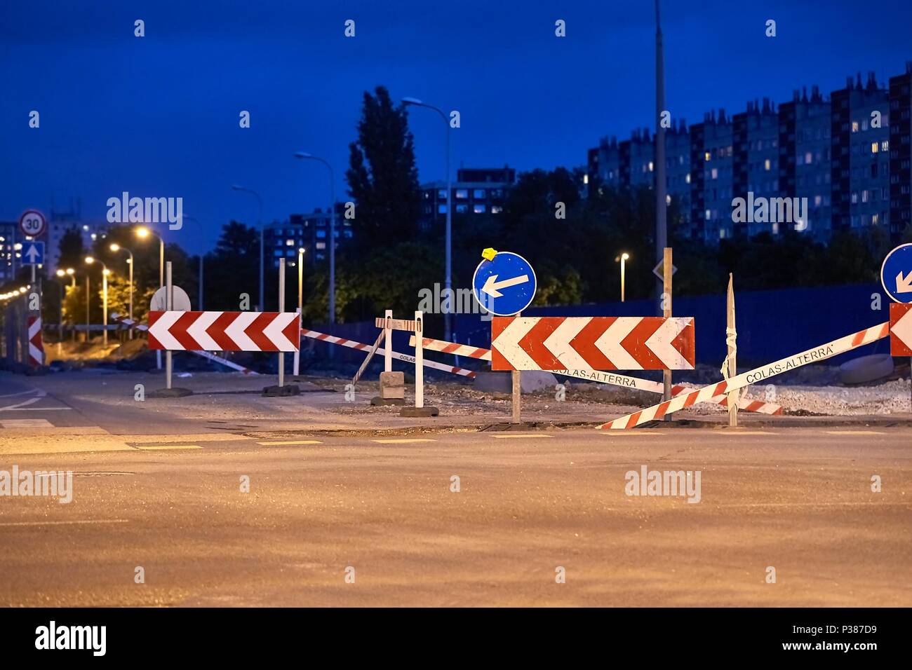 Detour roadsign hi-res stock photography and images - Alamy
