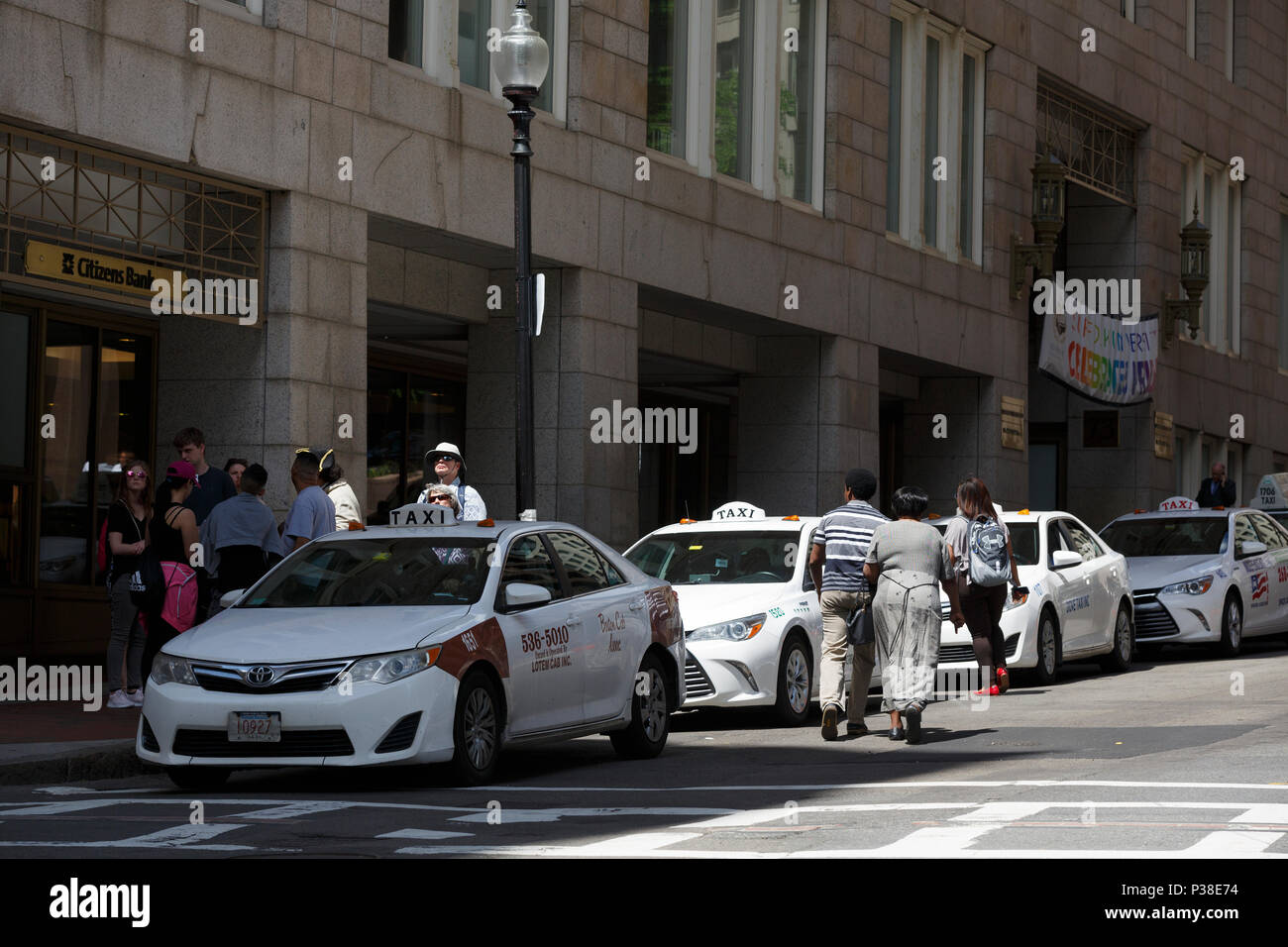 Queue line hi-res stock photography and images - Alamy