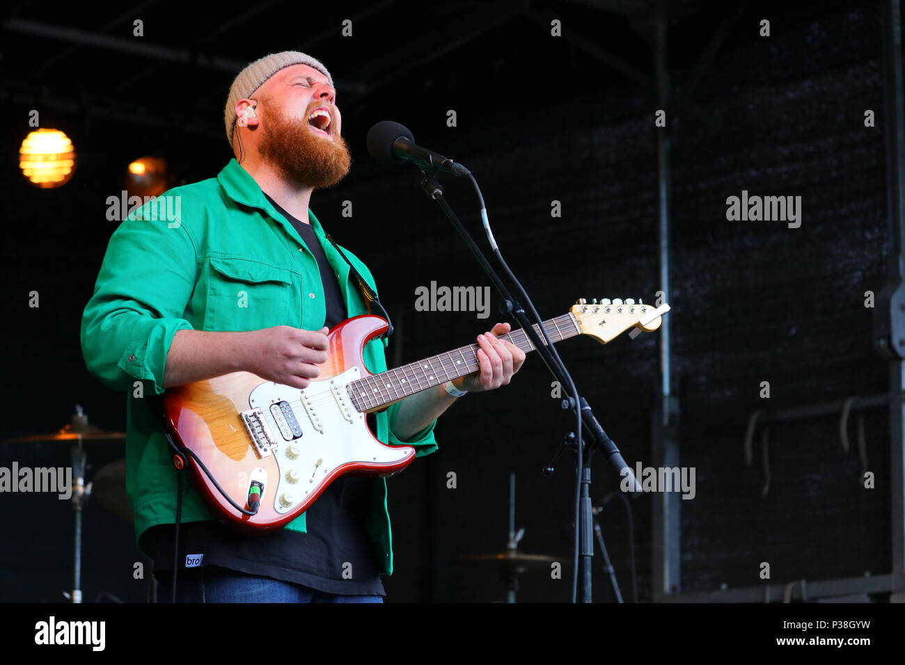 Tom walker singer 2018 hi-res stock photography and images - Alamy