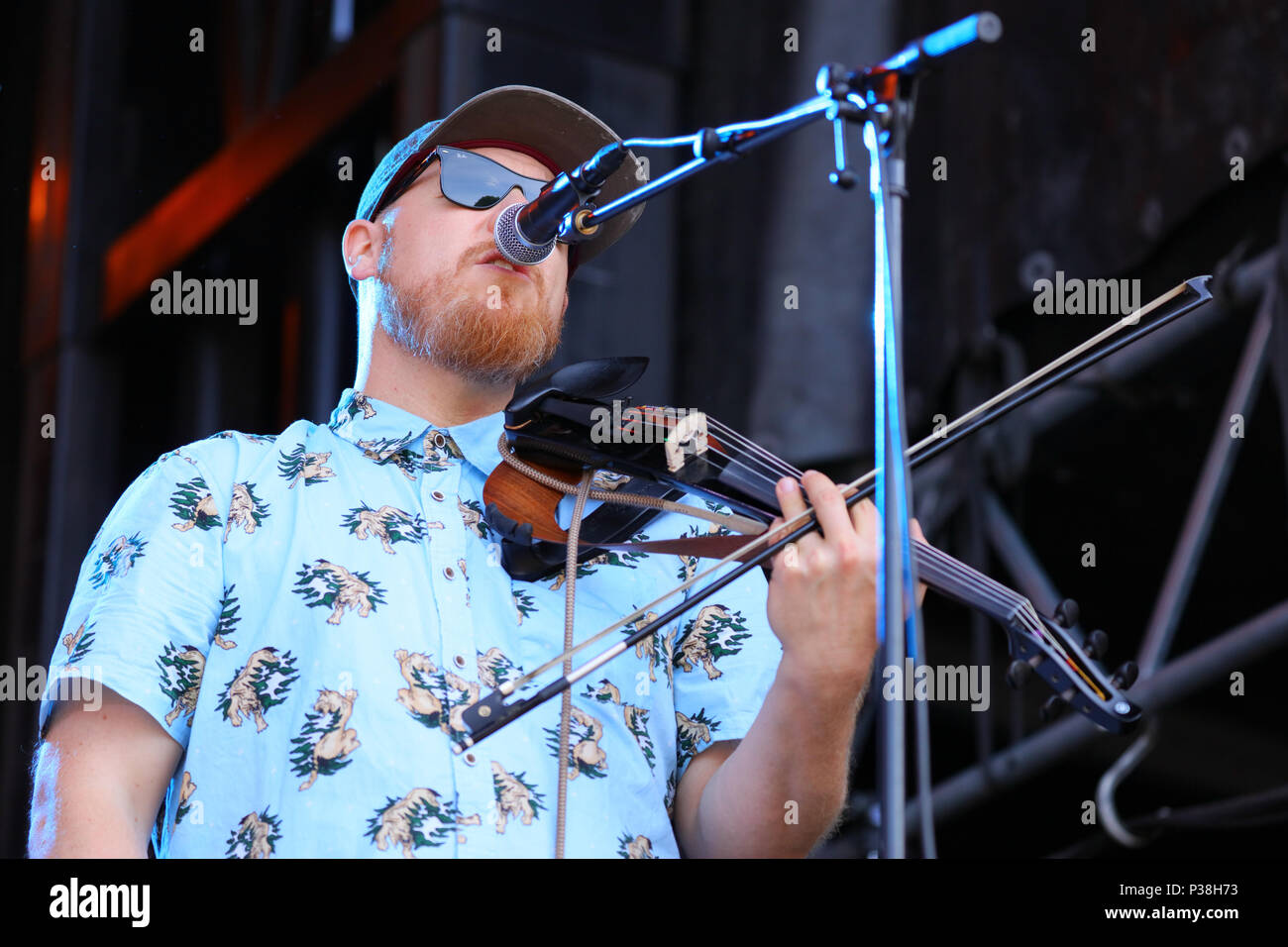 Rhye singer hi-res stock photography and images - Alamy