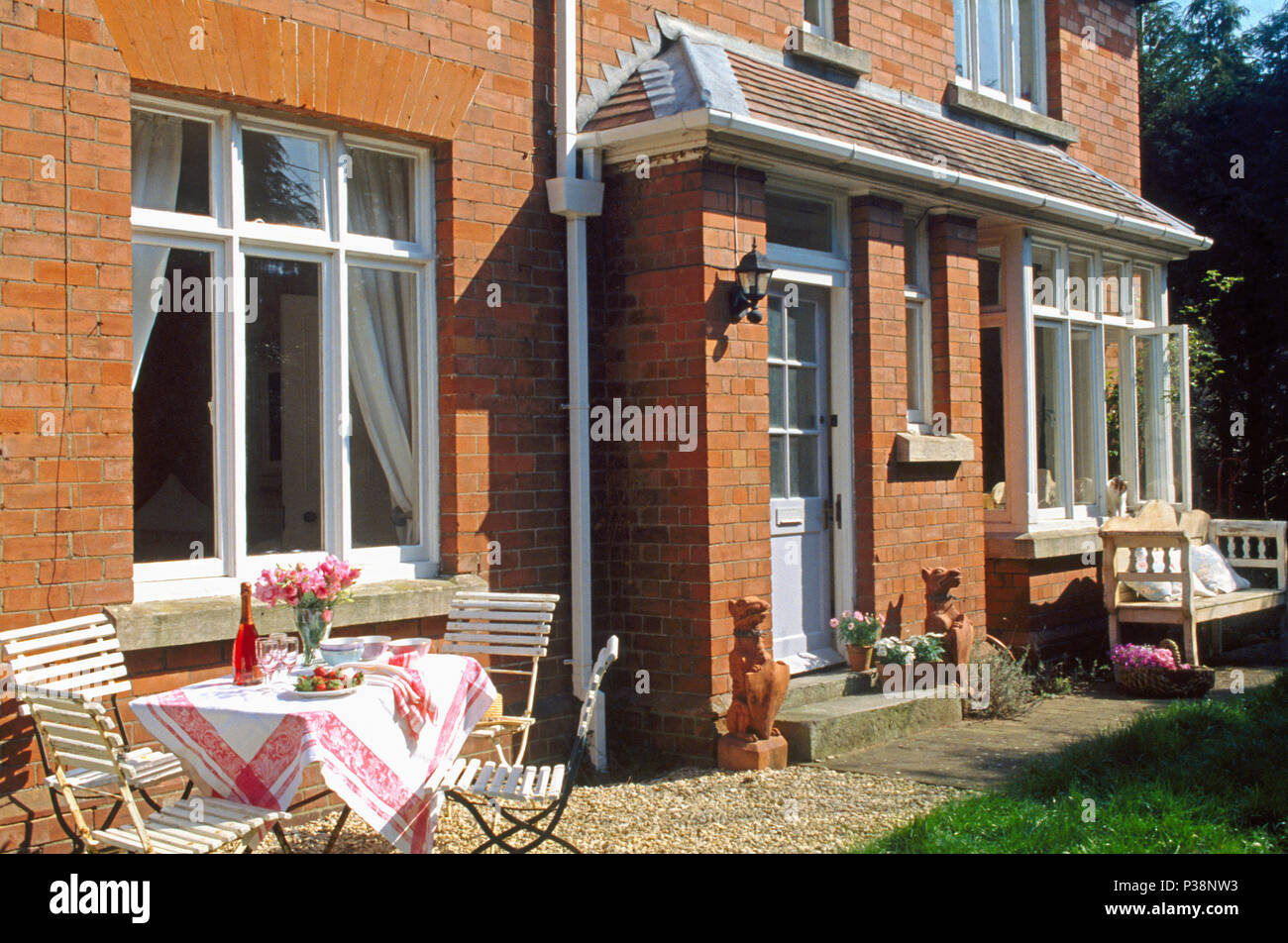 Red brick victorian house hi-res stock photography and images - Alamy