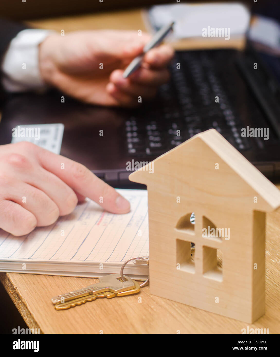 Signing contract sitting hi-res stock photography and images - Alamy