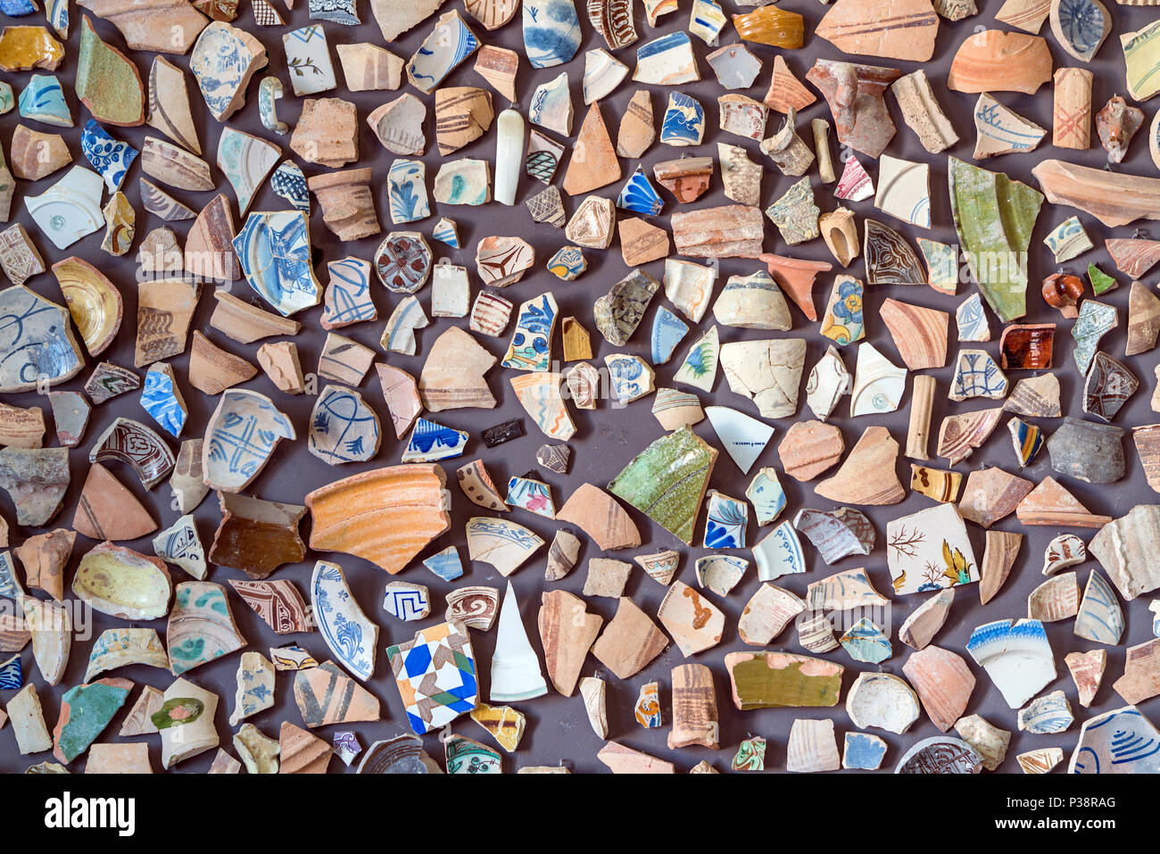 Broken pottery mosaic hi-res stock photography and images - Alamy