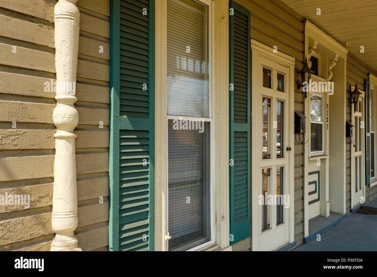 Converted flats high street hi-res stock photography and images - Alamy