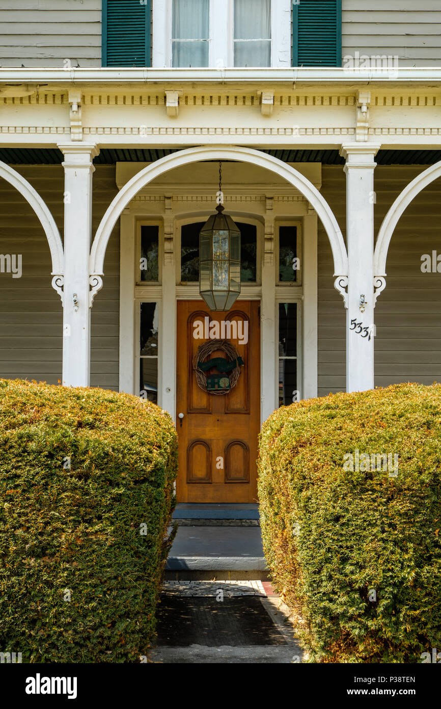 Converted flats high street hi-res stock photography and images - Alamy