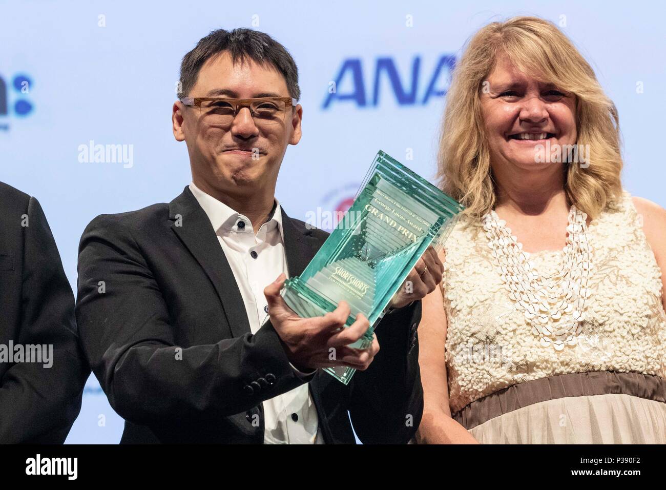 Singaporean director Yee Wei Chai (L) receives the Grand Prix (George ...