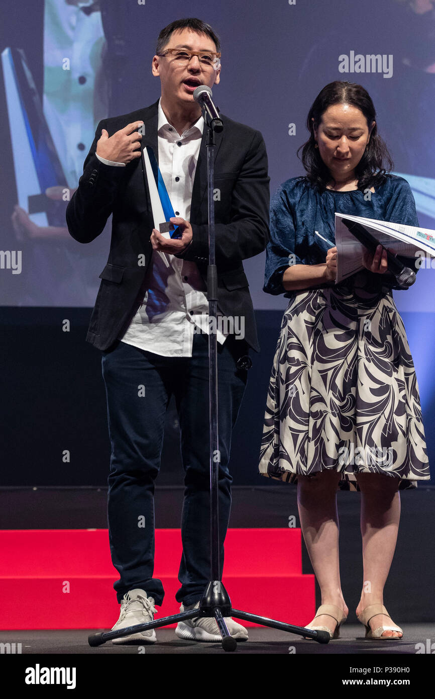Director Yee Wei Chai receives the Grand Prix (George Lucas Award) for ...