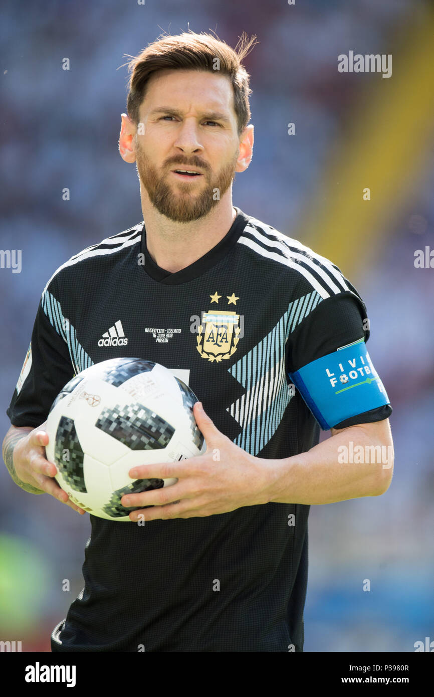 Moscow, Russland. 16th June, 2018. Lionel MESSI (ARG) has a hand in the ...