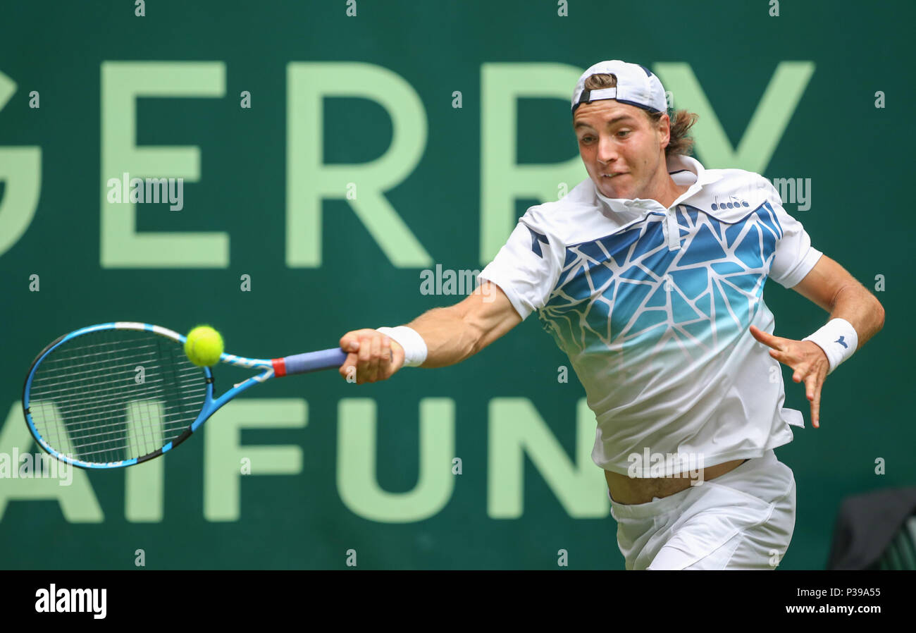 Halle, Germany. 18th June, 2018. Tennis ATP Tour, Men's single, first round: Jan-Lennard Struff ...