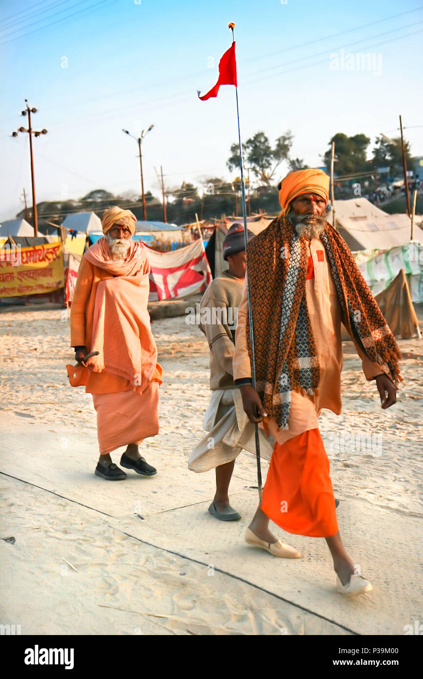 Indian guru and disciples hi-res stock photography and images - Alamy