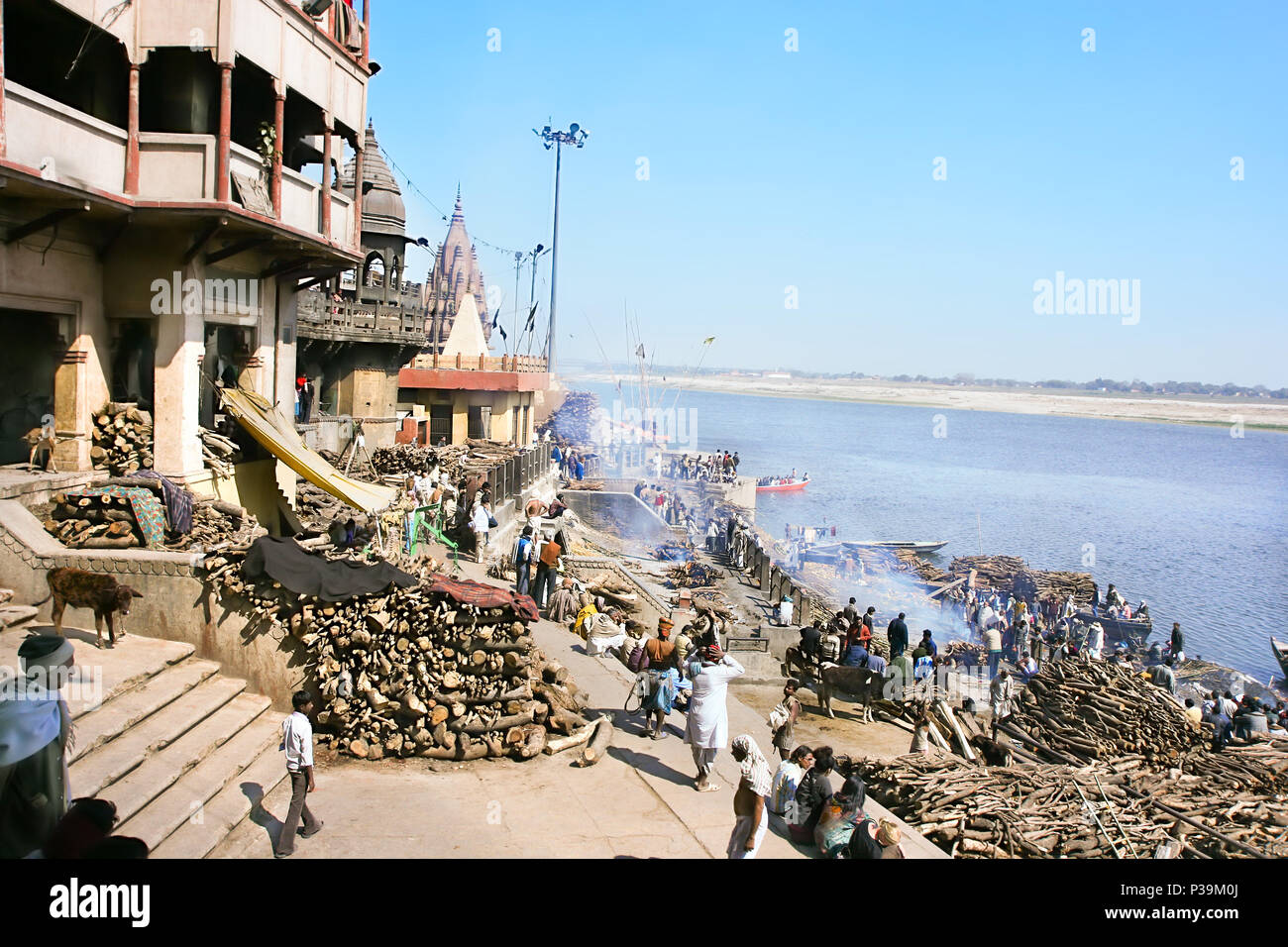 Indian fire funeral ceremony hi-res stock photography and images - Alamy