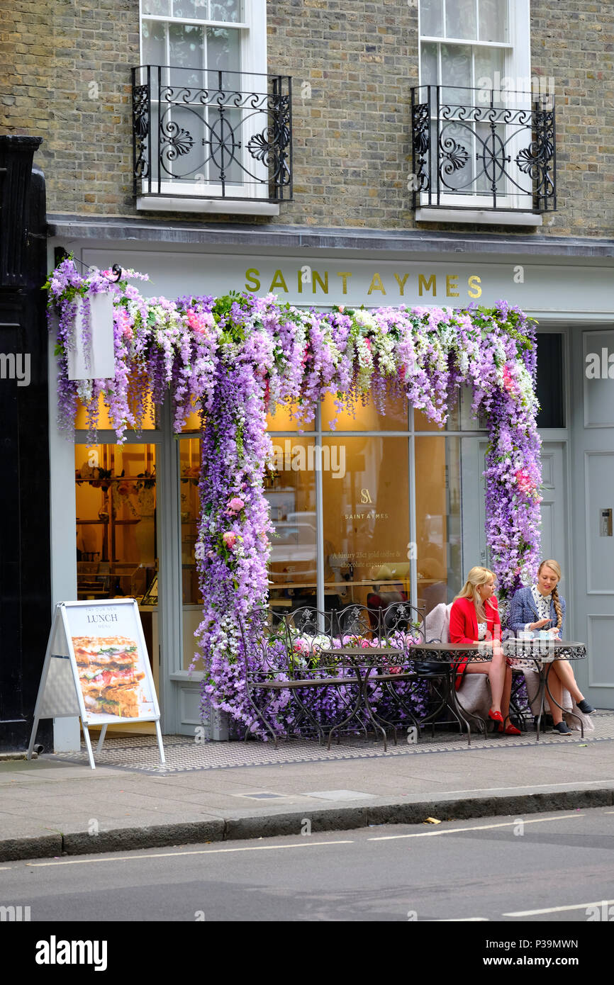 Cute street cafe hi-res stock photography and images - Alamy