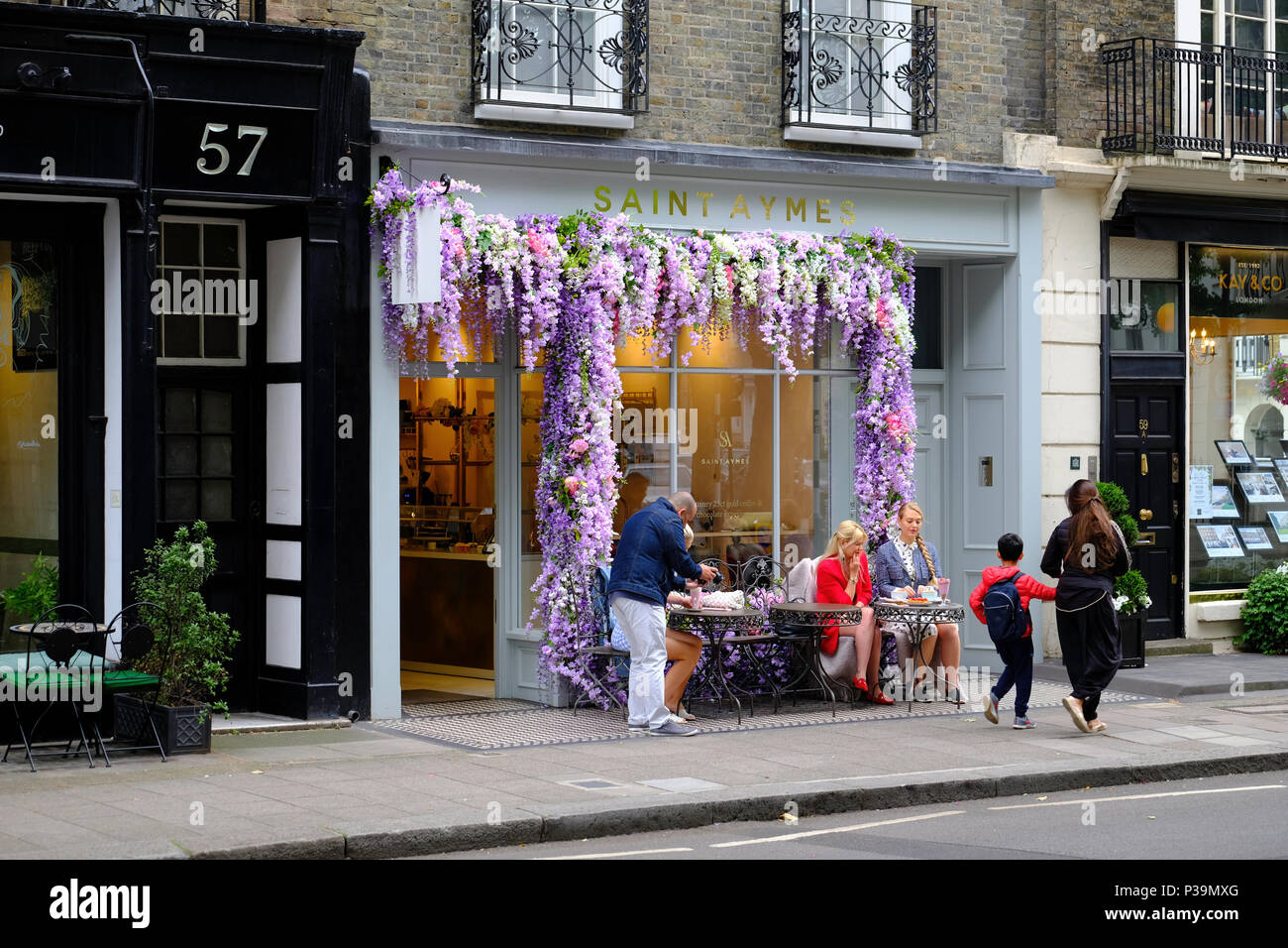 Bayswater london shop hi-res stock photography and images - Alamy